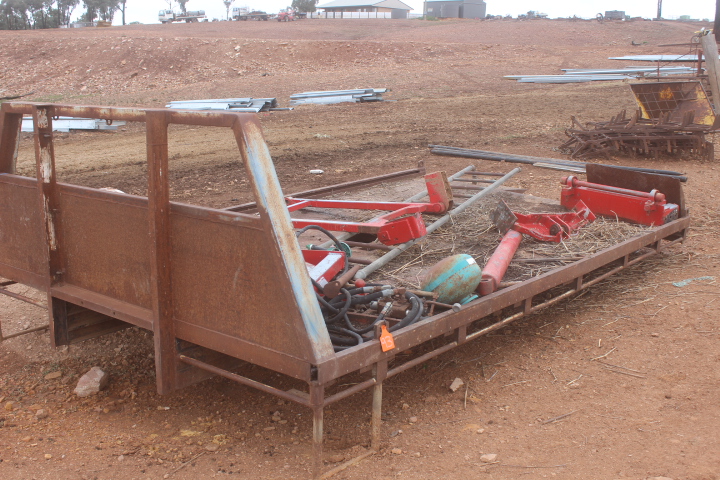 LOT 93 - Tilt Tray | AuctionsPlus