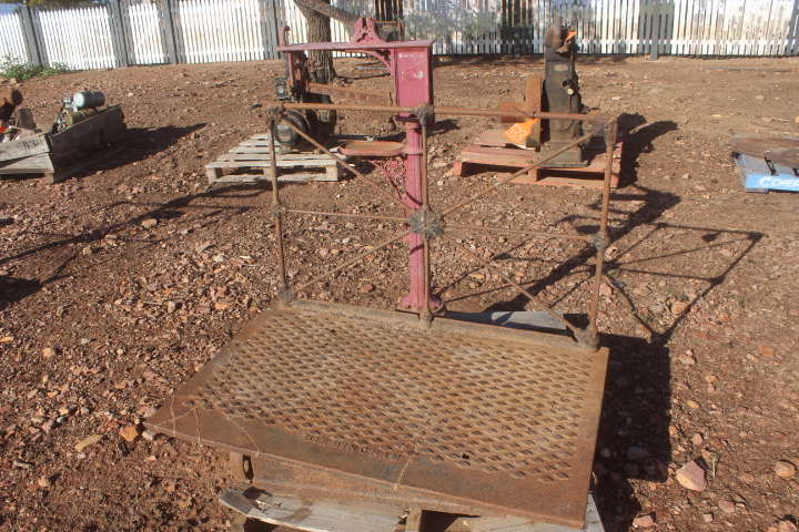 LOT 533 - Antique Wool Scales & Weights | AuctionsPlus