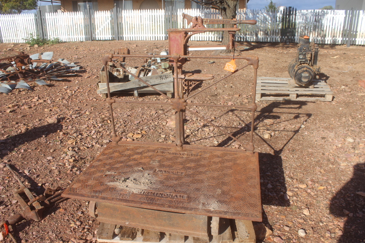 LOT 534 - Antique Wool Scales & Weights | AuctionsPlus