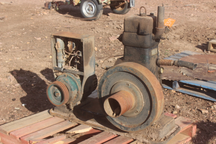 LOT 559 - Antique Southern Cross Engine | AuctionsPlus