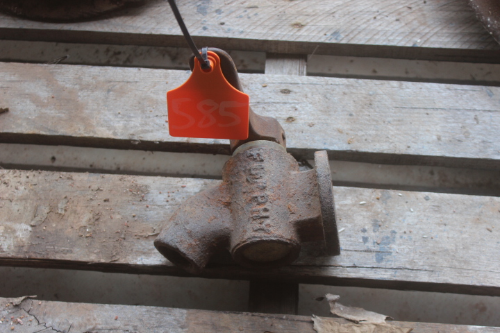 LOT 585 - Furphy Water Cart Tap with Handle | AuctionsPlus