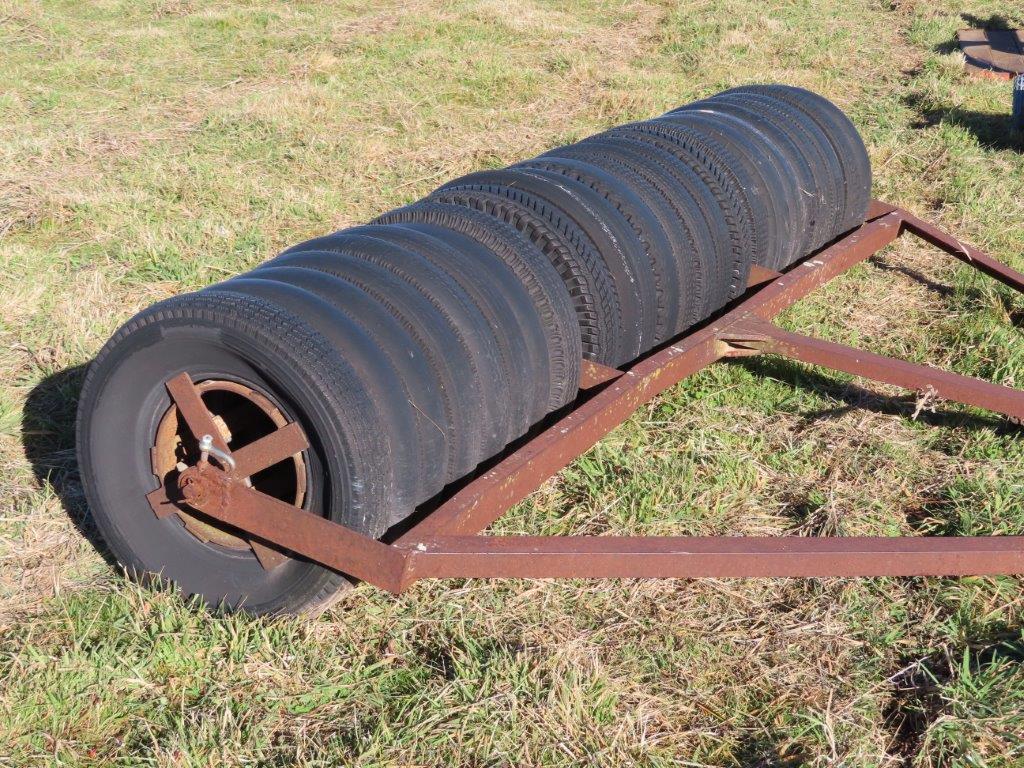 Lot 33 - Rubber tyre pasture roller | AuctionsPlus