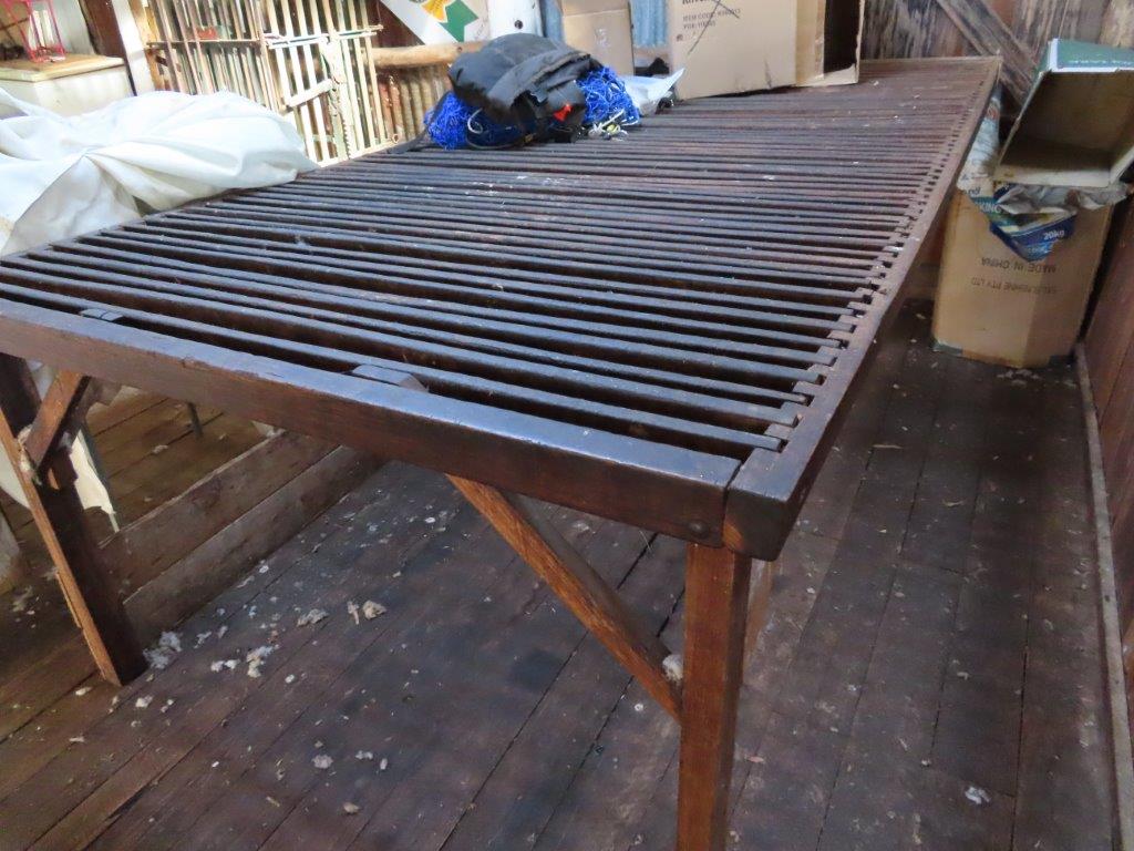 Lot 42 - Wool table | AuctionsPlus