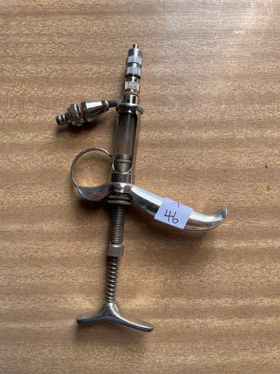 Lot 101 - Phillips 2ml Vaccinator | AuctionsPlus