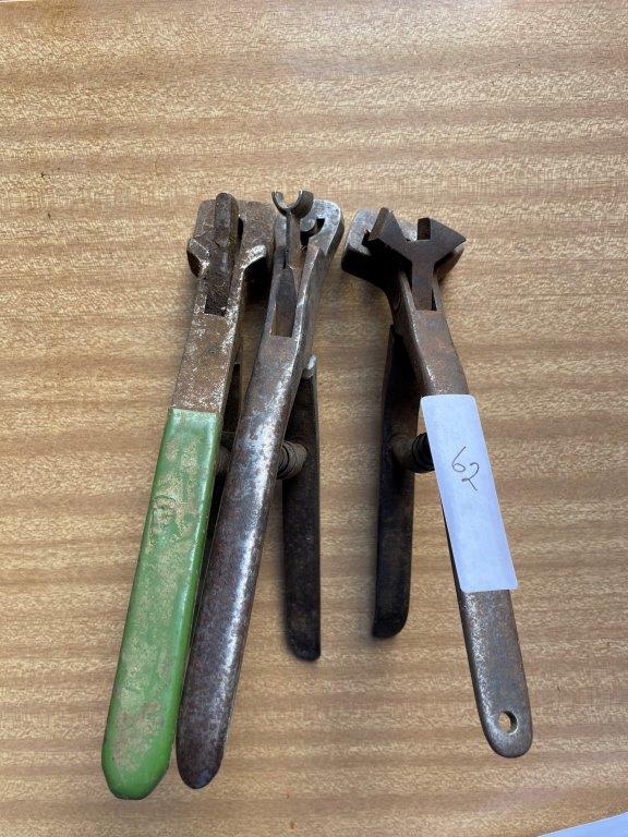 Lot 117 - 3x sheep ear mark pliers | AuctionsPlus