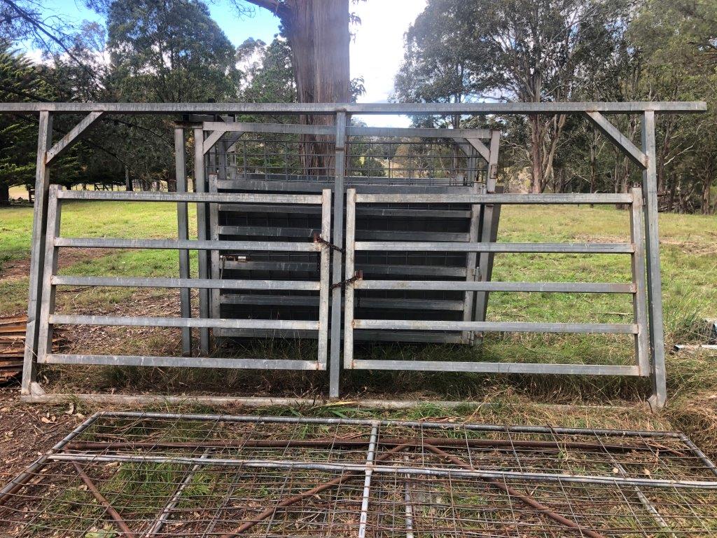Lot 182 - large double gate in frame | AuctionsPlus