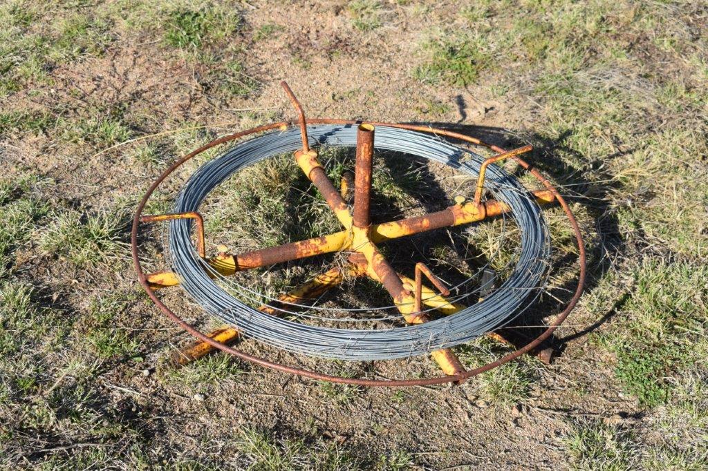 Lot 48 - Wire spinner and plain wire | AuctionsPlus