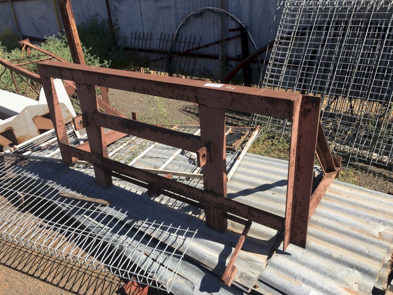 Lot 148 - 3PL Frame | AuctionsPlus