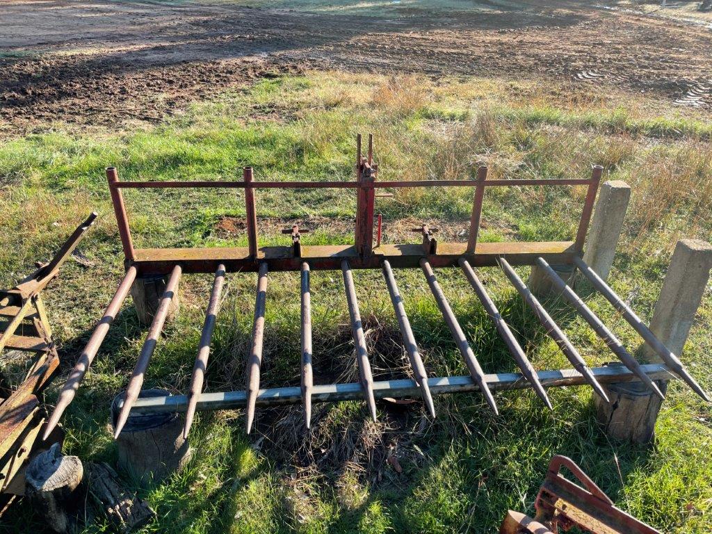 Lot 30 - 3PL Buck Rake, 2600 wide | AuctionsPlus