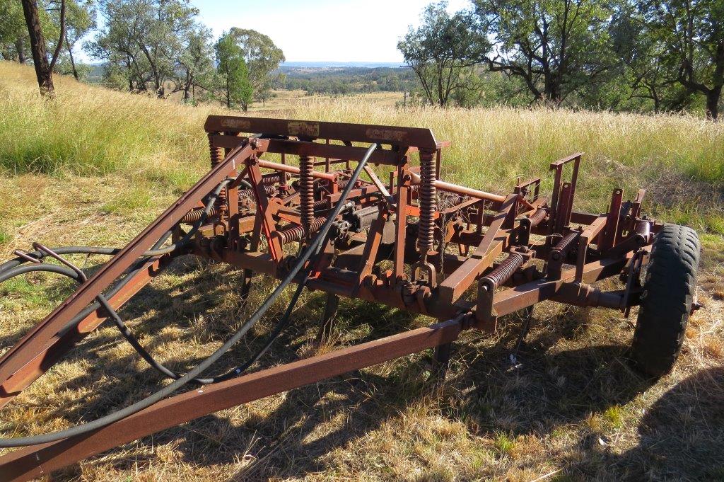 Lot 12 - Horwood Bagshaw 19 tyne Scarifier | AuctionsPlus