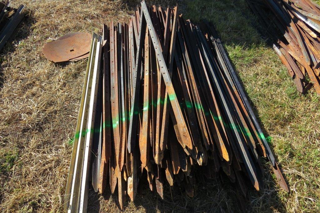 Lot 44 - Approx. 100+ Straight 2nd hand steel posts | AuctionsPlus