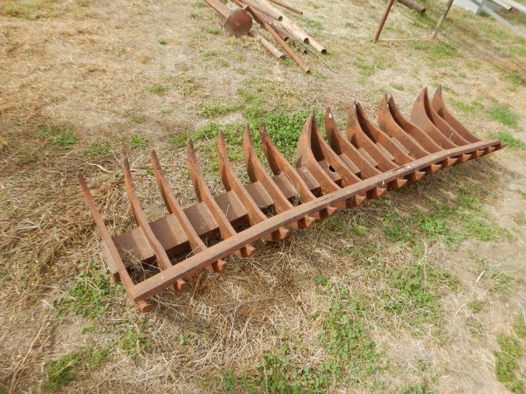 Lot 121 - Stick rake | AuctionsPlus