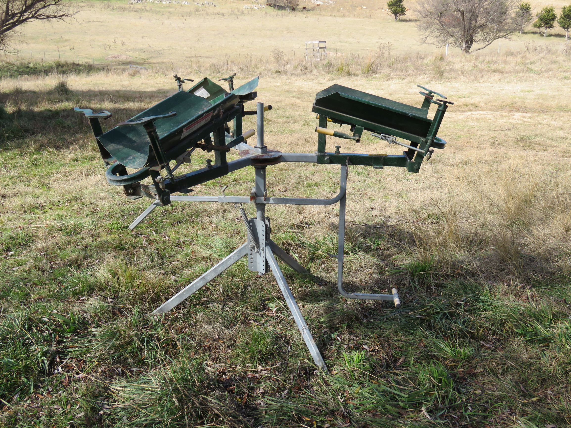 Lot 65 - Arrow Quip Lamb Marking Cradle | AuctionsPlus