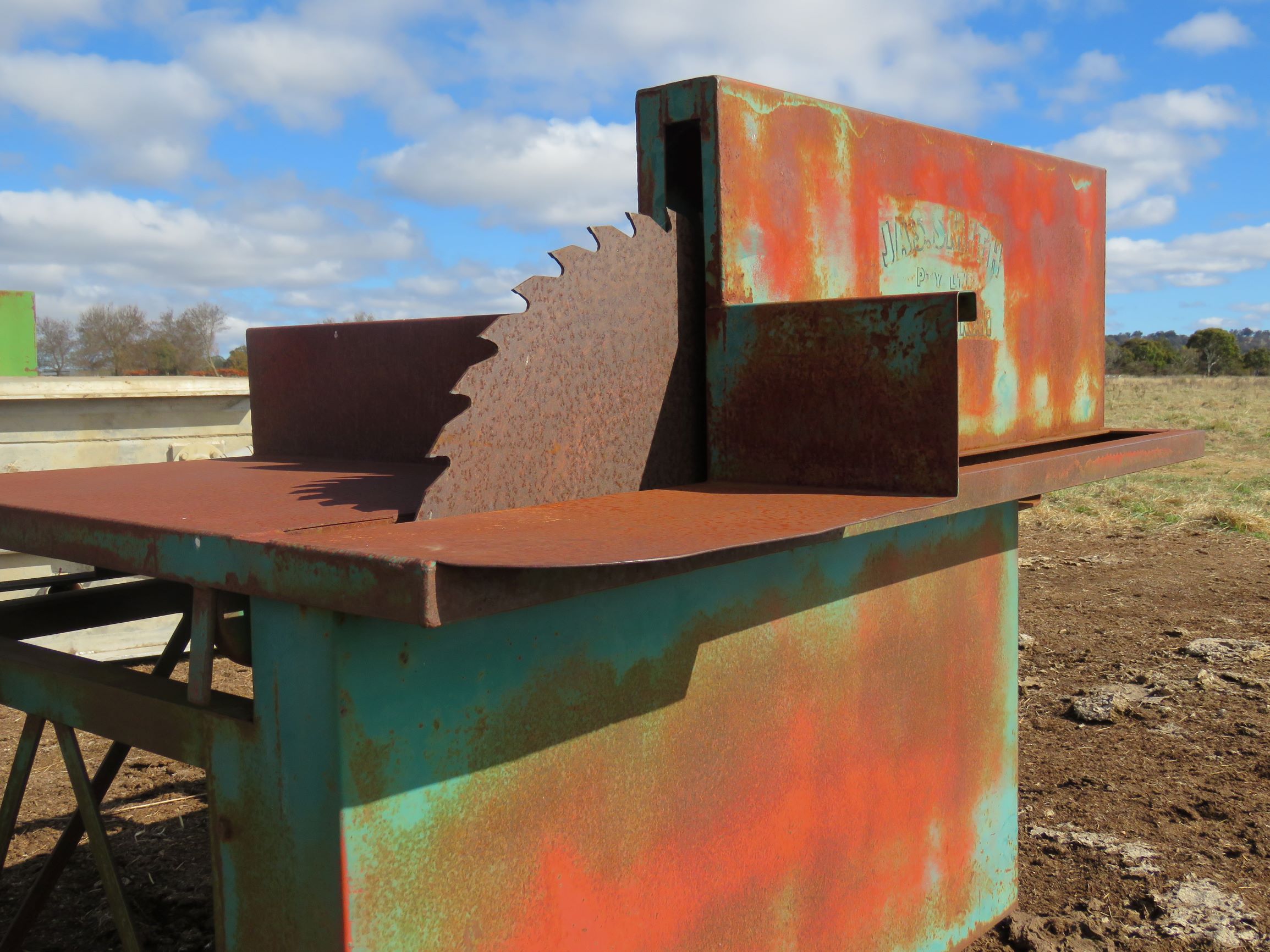Lot 74 - JAS Smith roller top saw bench | AuctionsPlus