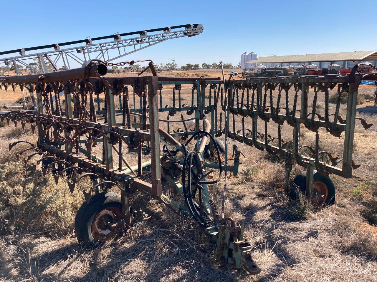 Lot 62 - Scarifier bar | AuctionsPlus