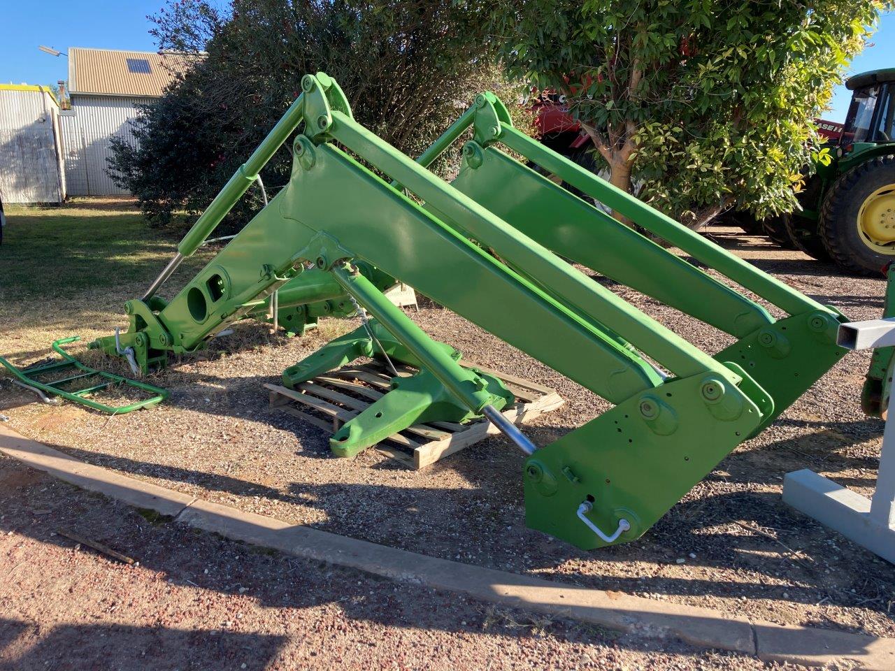 Lot 181 - JD H480 loader, ex 7930 | AuctionsPlus