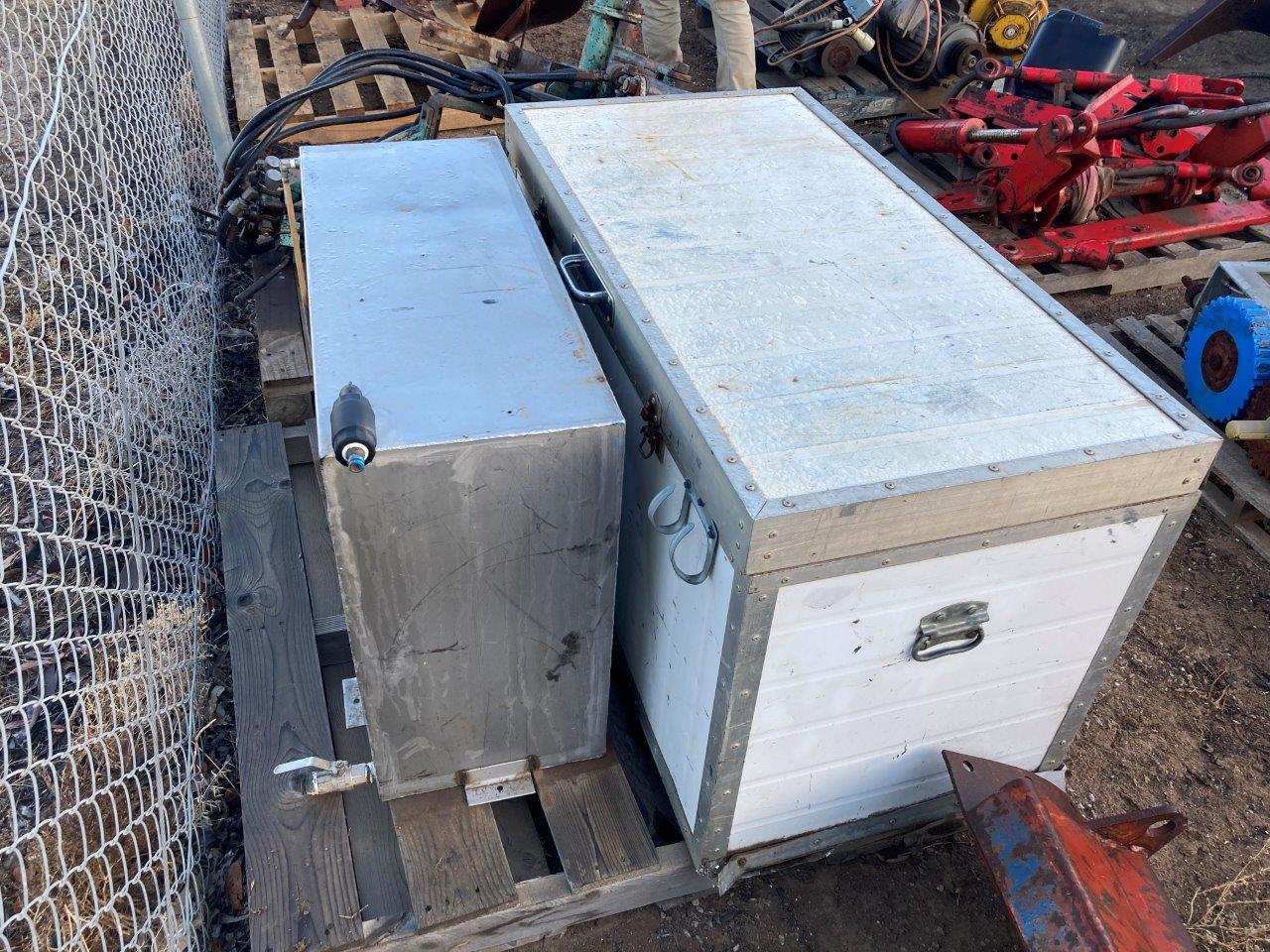 Lot 111 - Coolroom panel esky, 1,200 x 600 x 700, stainless water/fuel ...