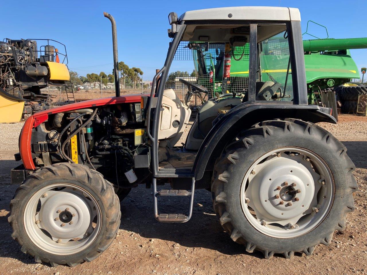 Lot 165 - MF FWA 2220 tractor | AuctionsPlus