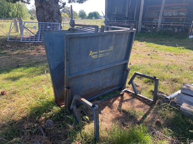 Lot 111 - Ramage Engineering Table Style Calf Cradle | AuctionsPlus