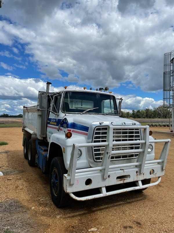 Lot 22 - Ford LNT 9000 Truck | AuctionsPlus
