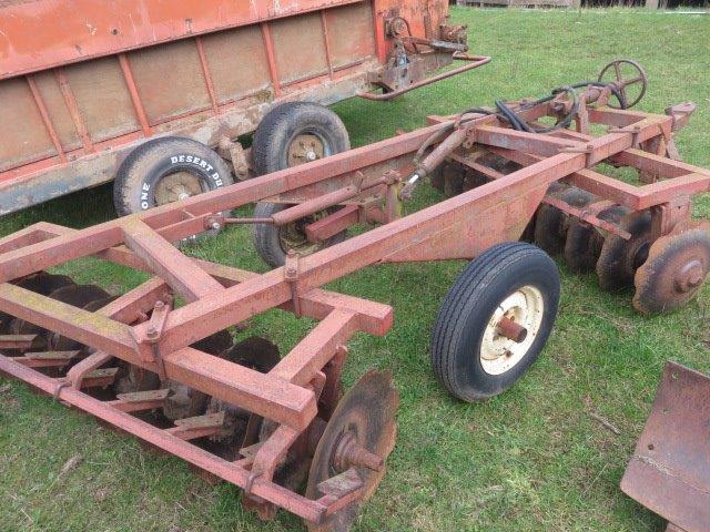 Lot 8 - International 18 plate offset discs, transport wheels ...