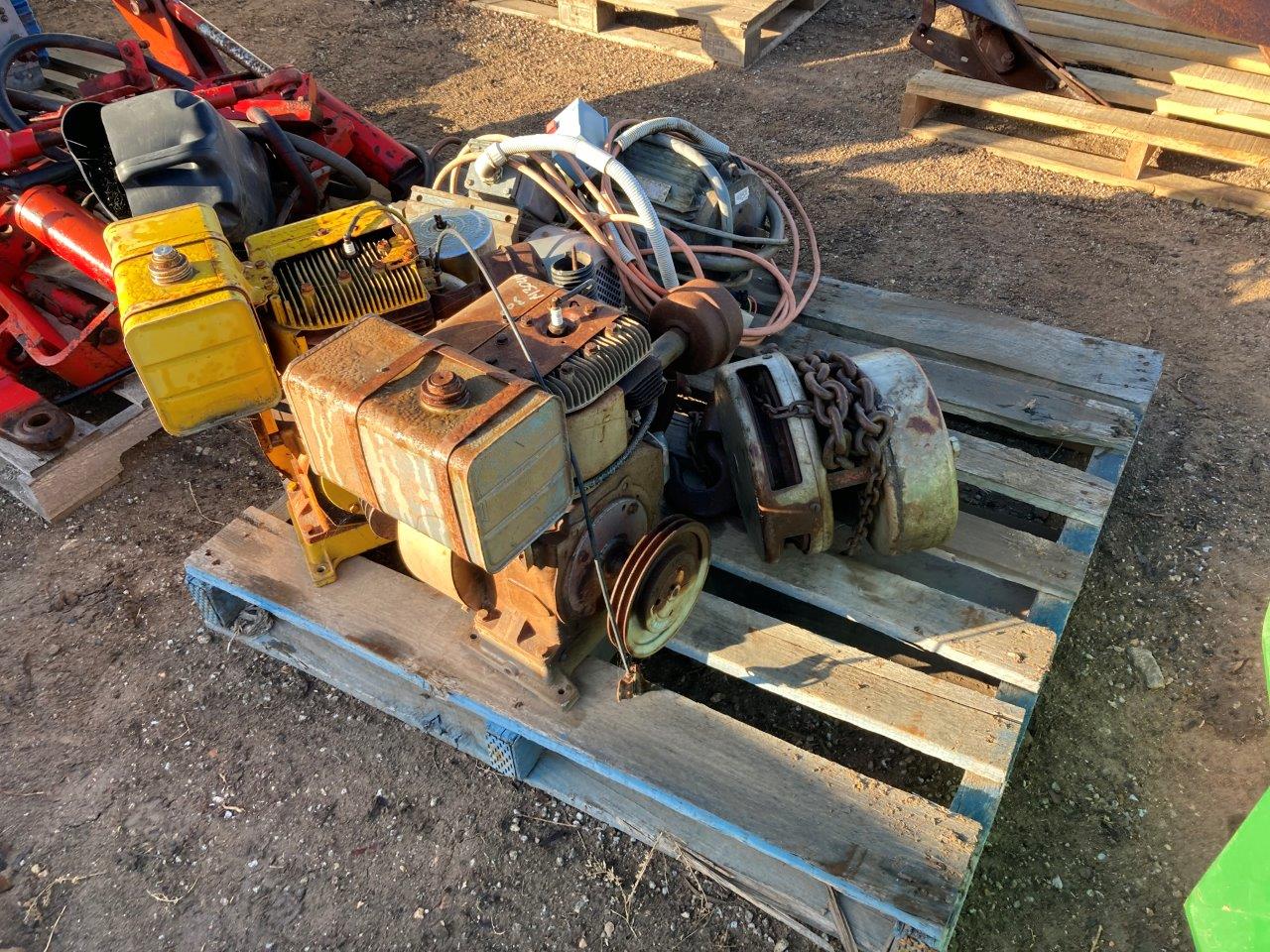 Lot 127 - 2 x stationary engines, endless chain & electric motor ...