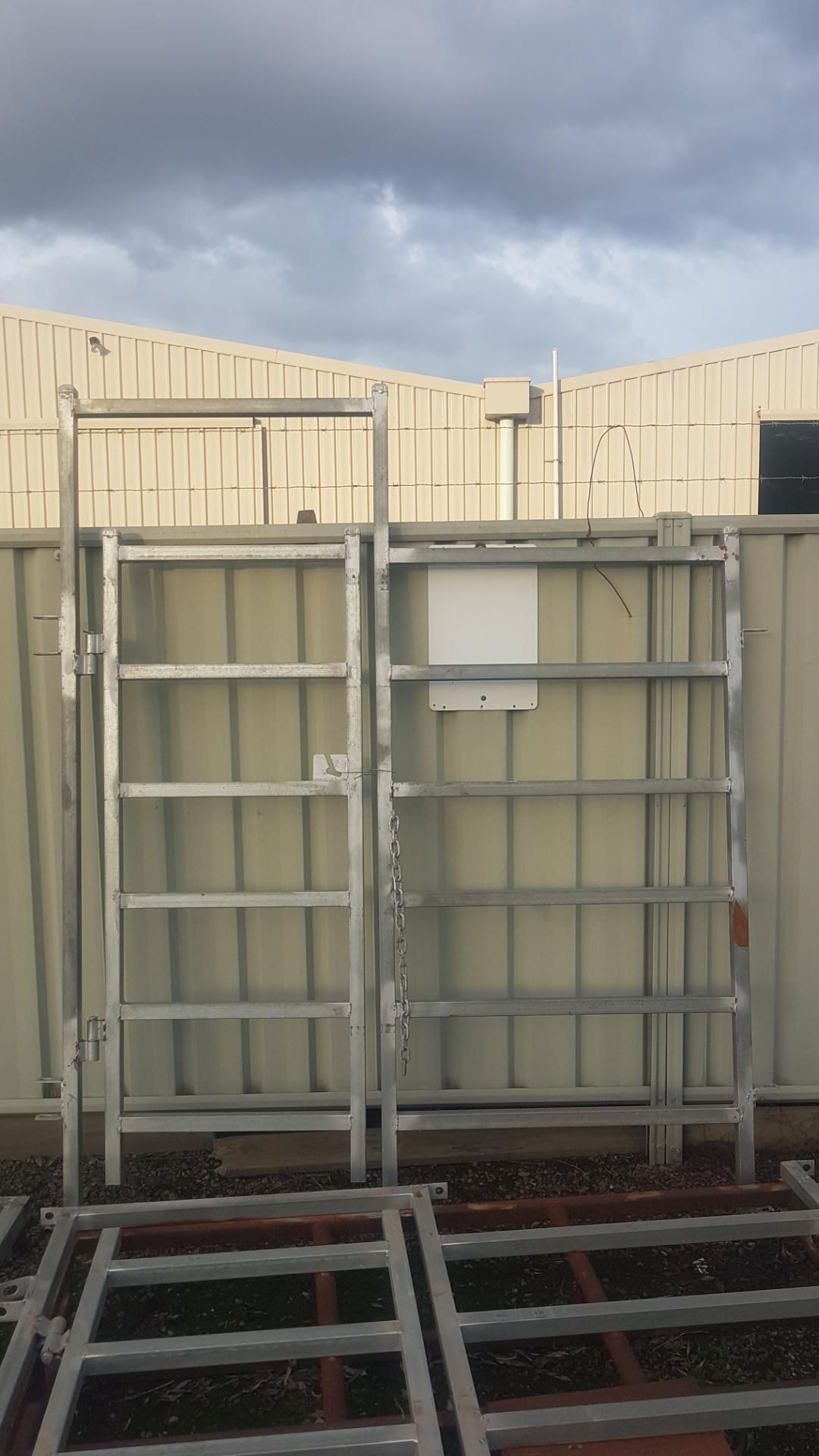 Lot 23 - Man Gate in Panel Cattle (one only) | AuctionsPlus