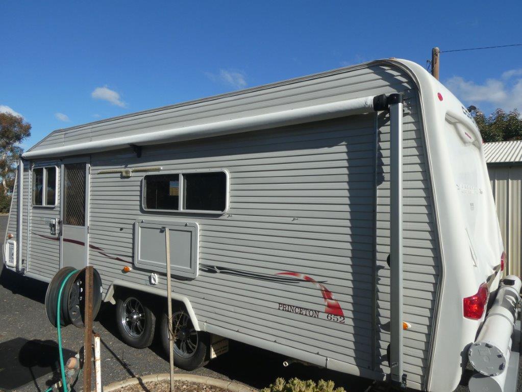 Lot 25 - Coromal Princeton 652 Caravan | AuctionsPlus