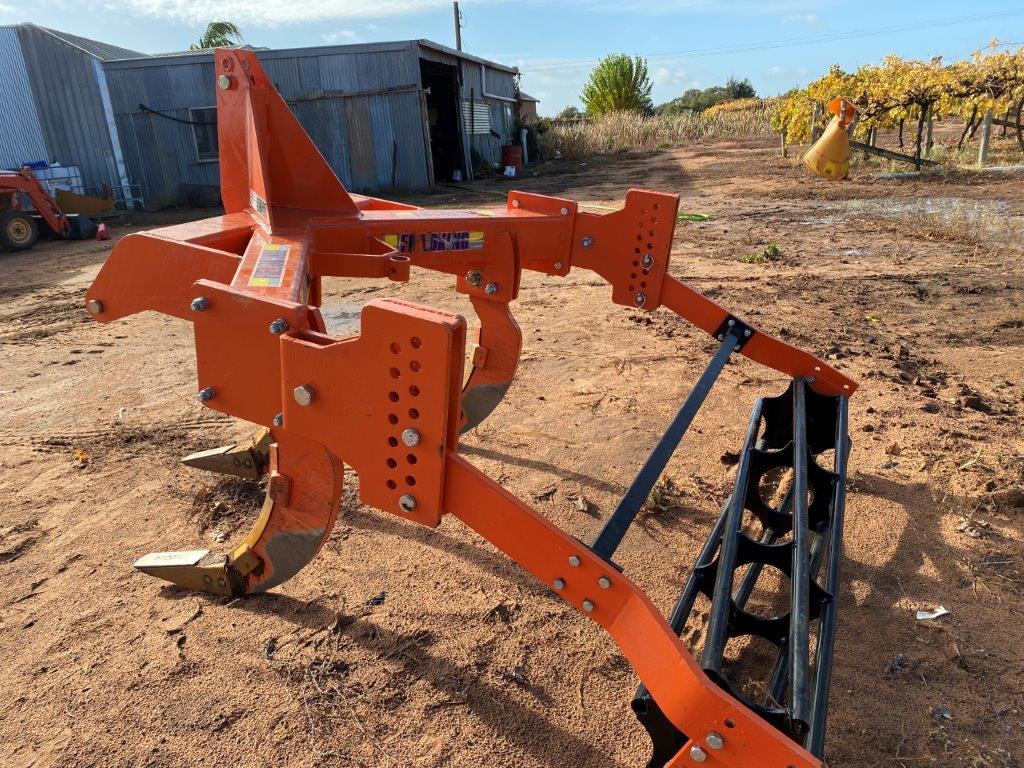 Lot 28 - Deep Ripper | AuctionsPlus