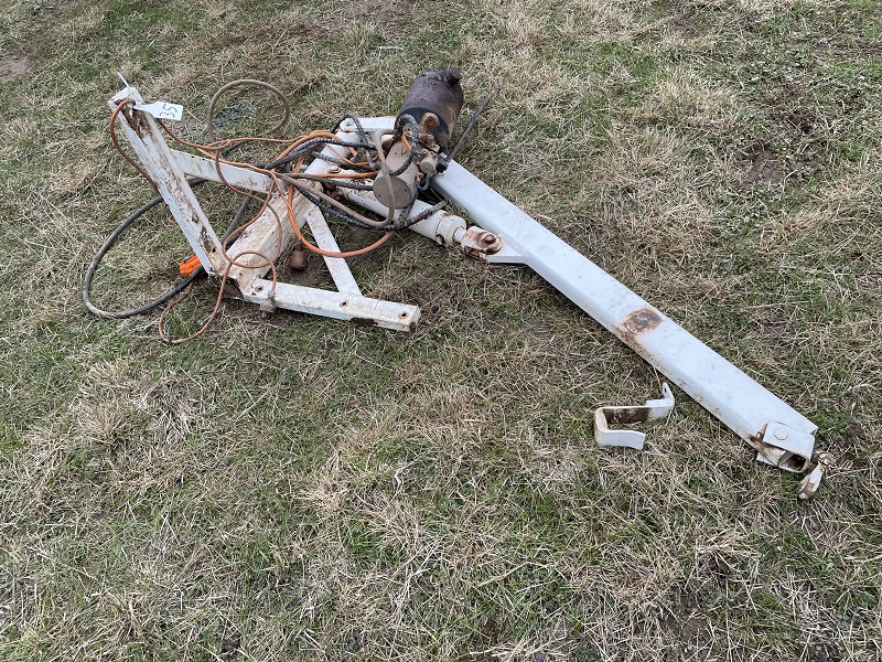 LOT 35 - Ute hoist | AuctionsPlus