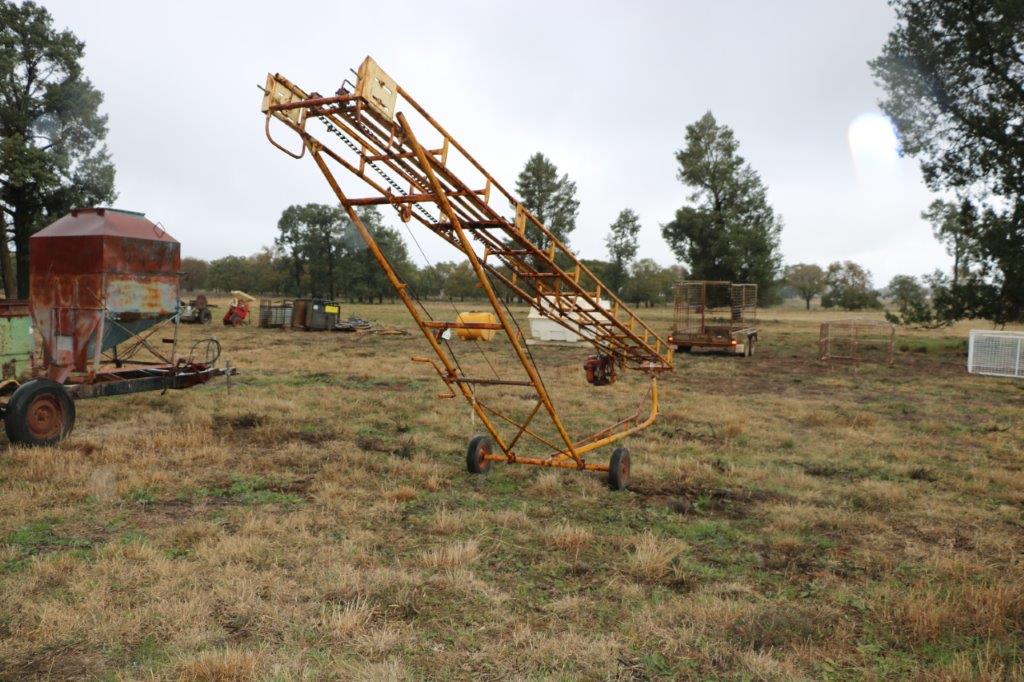 Lot 213 - Hay Elevator | AuctionsPlus