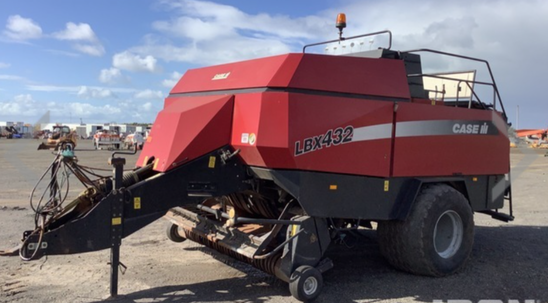 Lot 17 - Case 432 Square Baler | AuctionsPlus