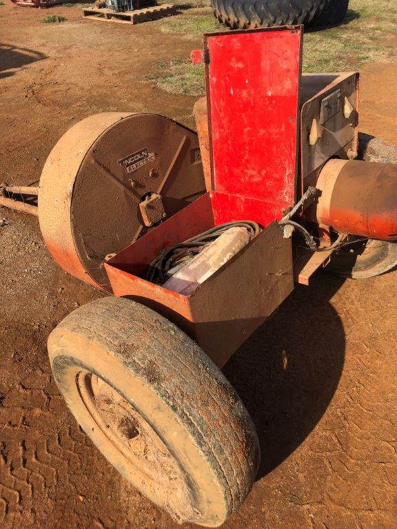 Lot 27 - Lincoln PTO Welder | AuctionsPlus