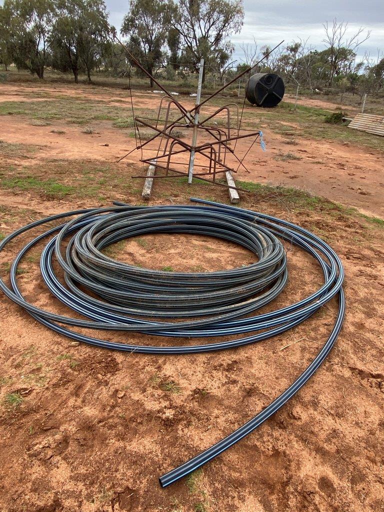 Lot 61 - Poly Pipe & Poly Spinner x2 | AuctionsPlus