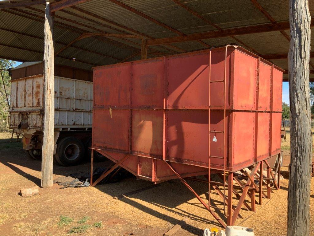 Lot 35 - 17t square skid bin | AuctionsPlus