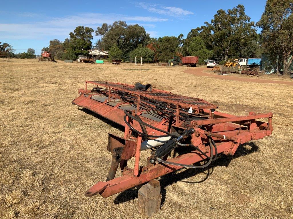 Lot 57 - Loxton 13 foot slasher | AuctionsPlus