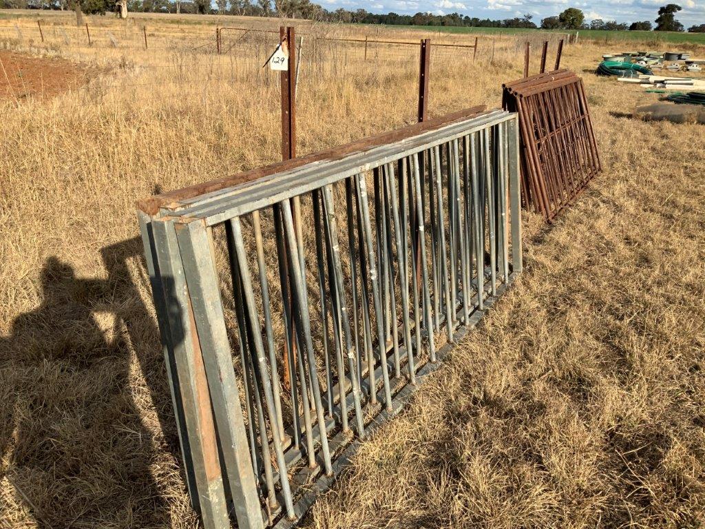 Lot 129 - Lamb creep feed gates x 4 | AuctionsPlus