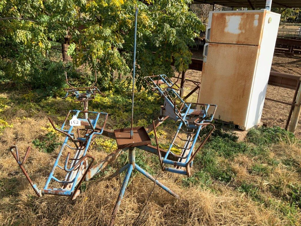 Lot 152 - Lyco rotary lamb marking cradle (4) | AuctionsPlus