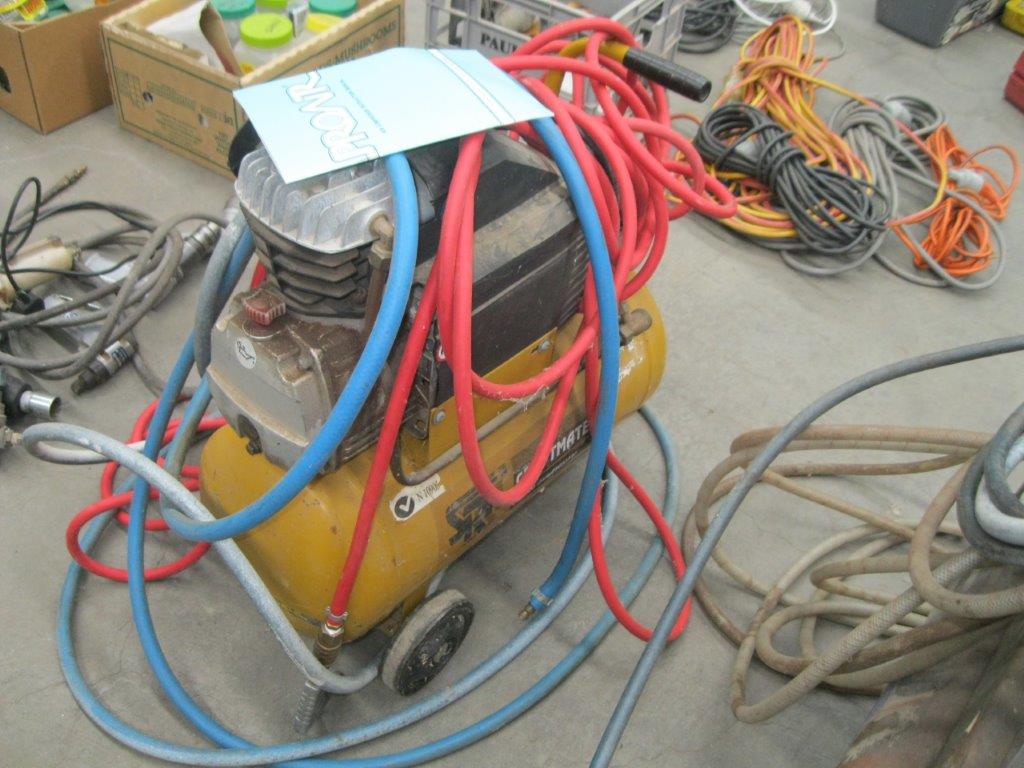 Lot 24 - Craftmate 24 litre compressor with hoses | AuctionsPlus