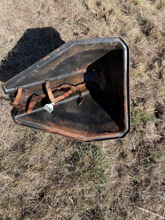 Lot 220 - Small plastic auger hopper | AuctionsPlus