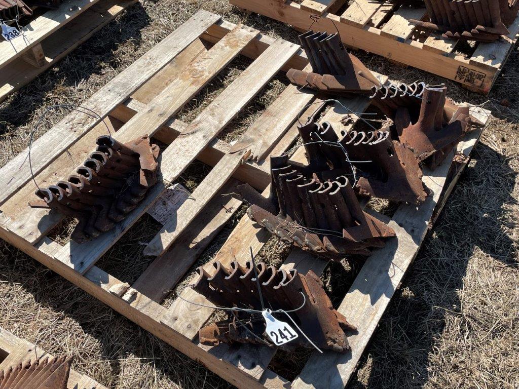 Lot 241 - Scarifier points | AuctionsPlus