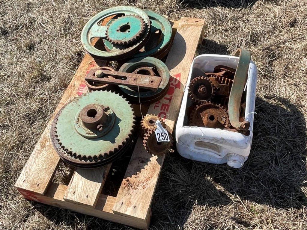 Lot 250 - Combine parts and cog | AuctionsPlus