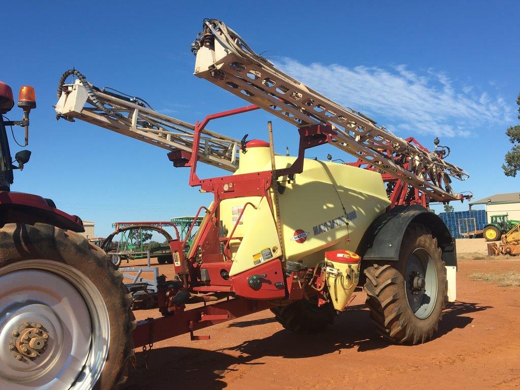 Lot 15 - Hardi Navigator 6000L boom spray | AuctionsPlus