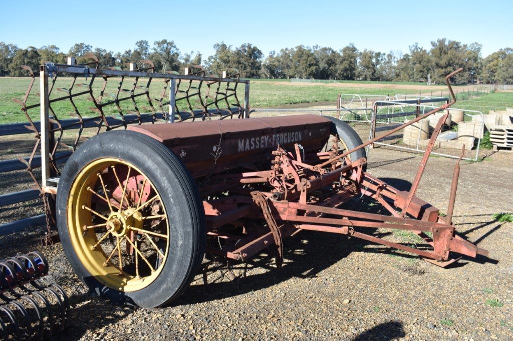 Lot 48 - Massey Ferguson Sunshine 500 combine | AuctionsPlus