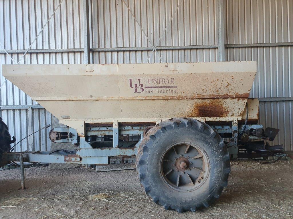 Lot 74 - Unibar 5 tonne belt spreader | AuctionsPlus