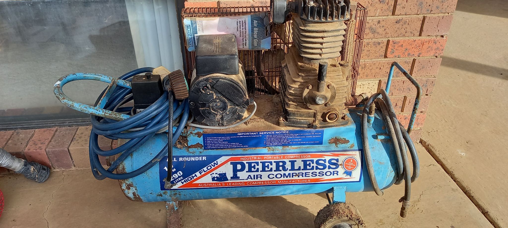 Lot 64 - Peerless Air Compressor | AuctionsPlus