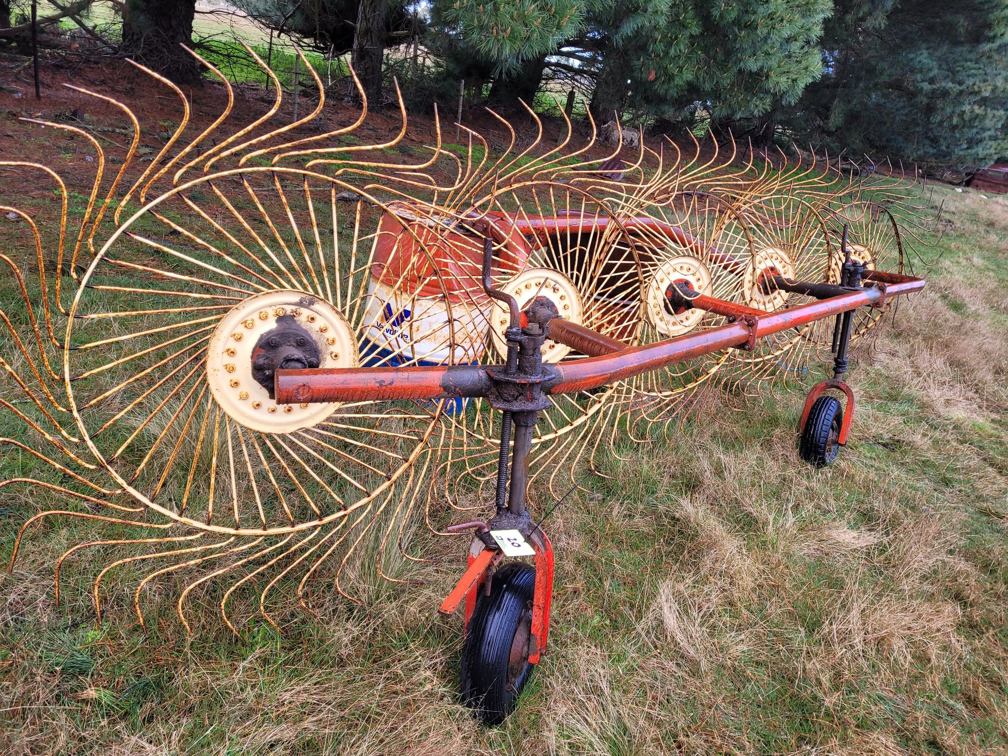 Lot 20 - Vicon 5 Wheel Hay Rake | AuctionsPlus