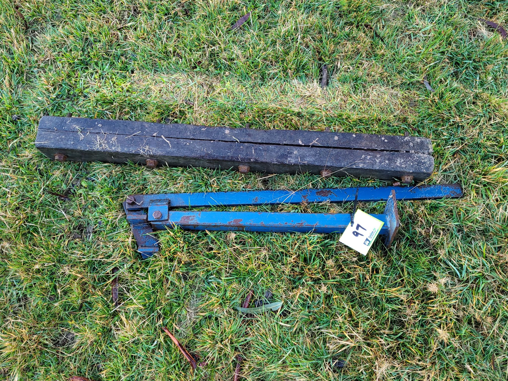 Lot 97 - Cyclone Strainer & Post Lifter | AuctionsPlus