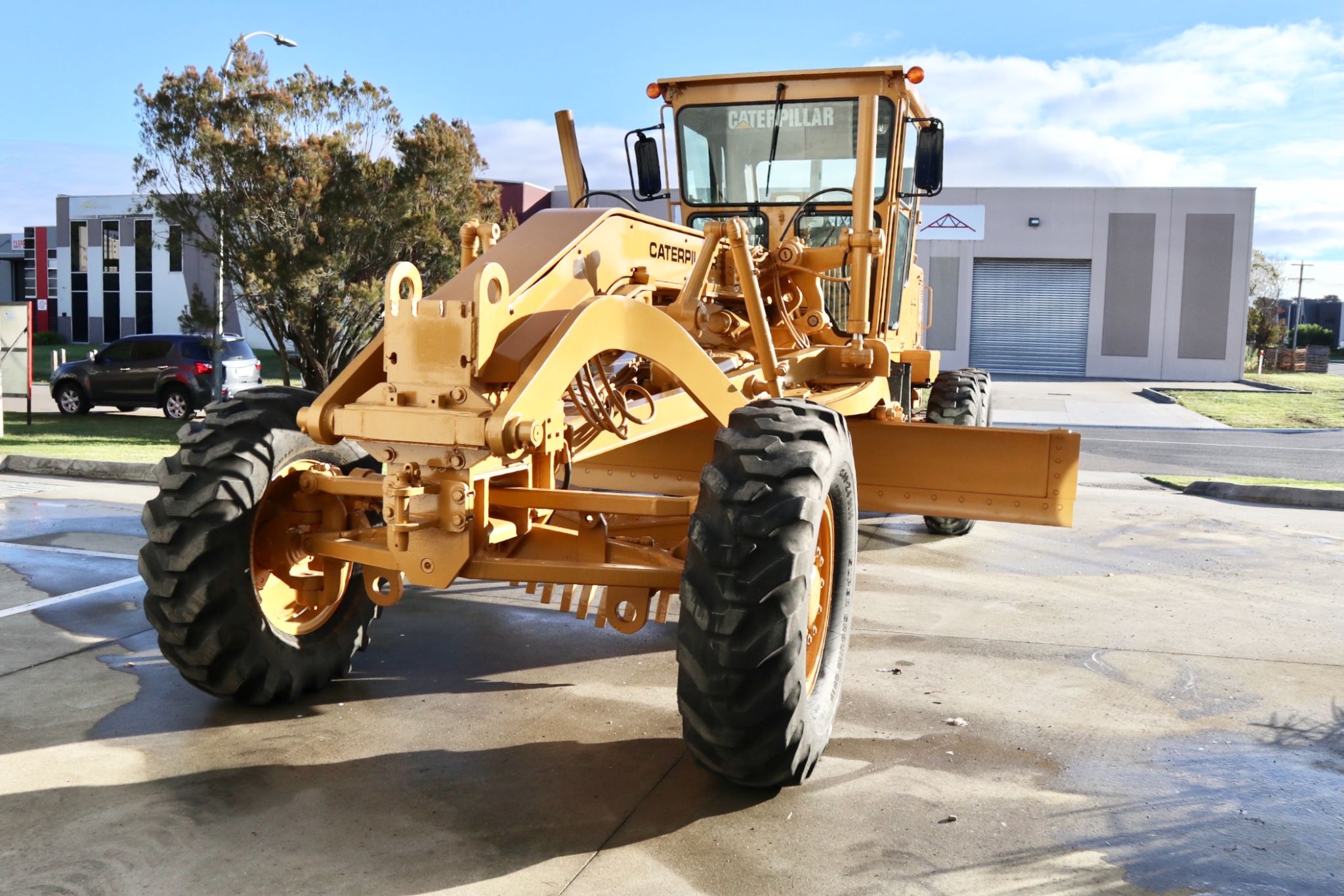 Lot 5 - 1984 130G Caterpillar Grader | AuctionsPlus