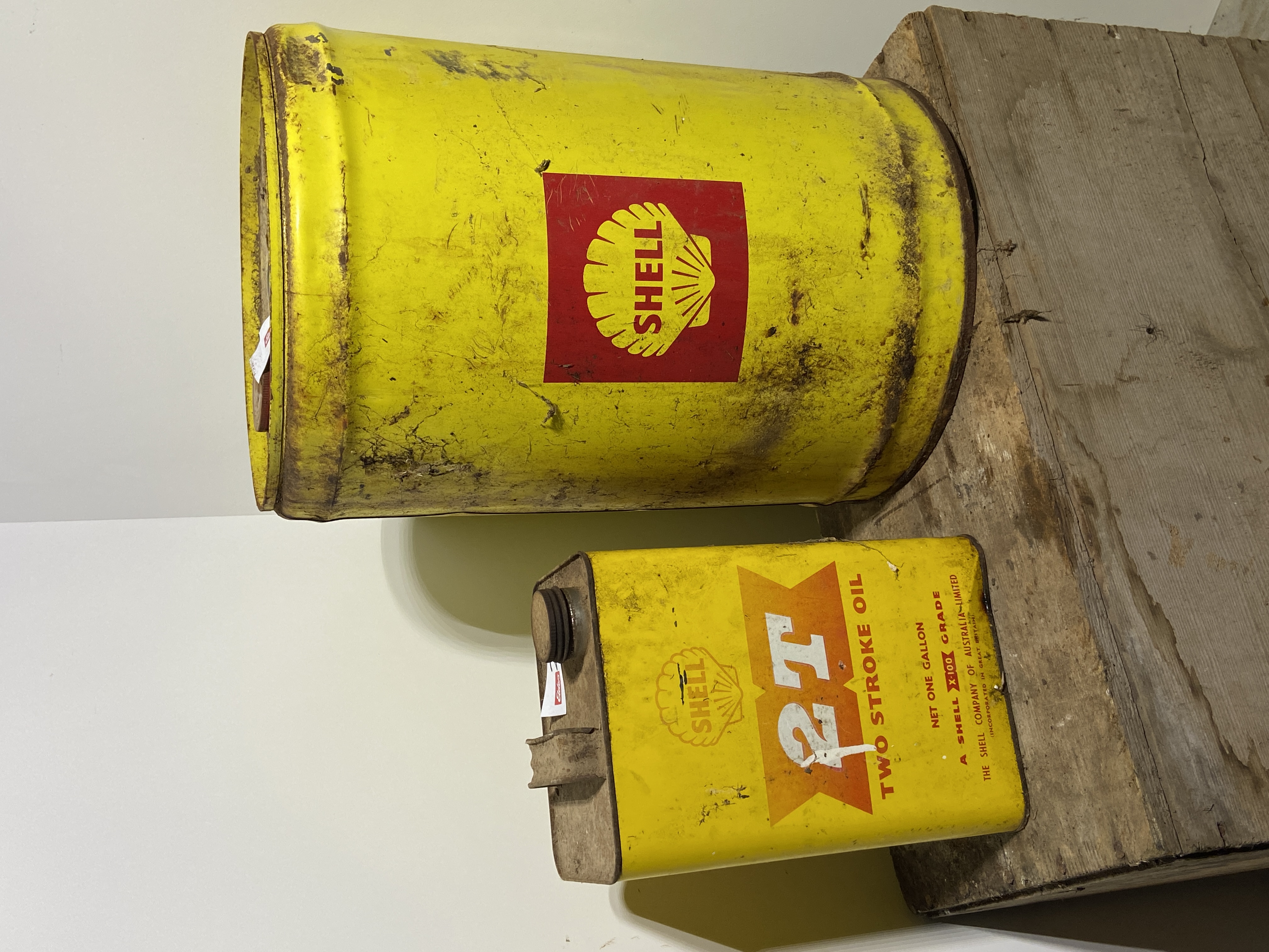 Lot 210 - 1x Shell 5 Gallon Oil Drum with Oil & 1x Shell 1 Gallon Oil ...